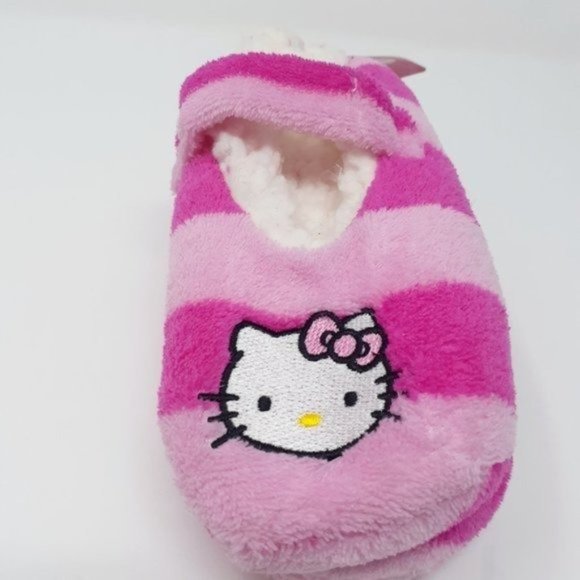 Hello Kitty | Shoes | Nwt Hello Kitty Fuzzy Slippers Shoe Size 8 3 ...